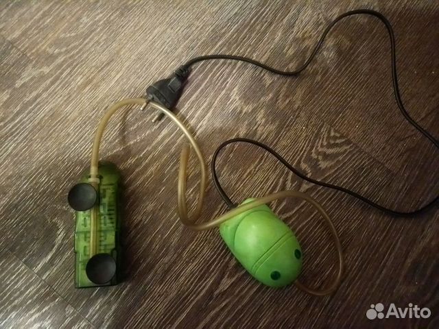 Аквариумный воздушный насос рабочий